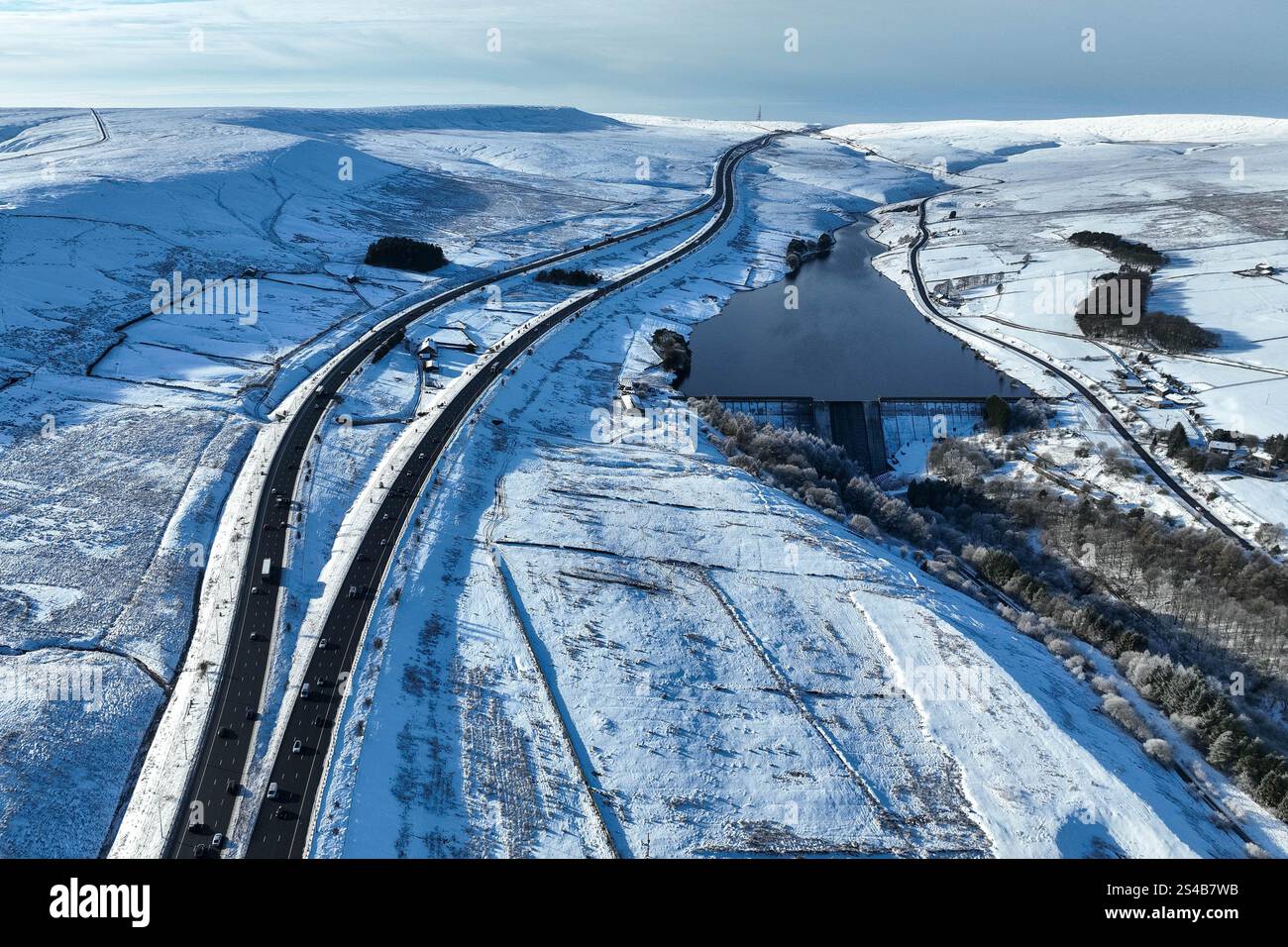 Kirklees, UK. 11th Jan, 2025. Heavy Snow over the hills of Scammonden ...