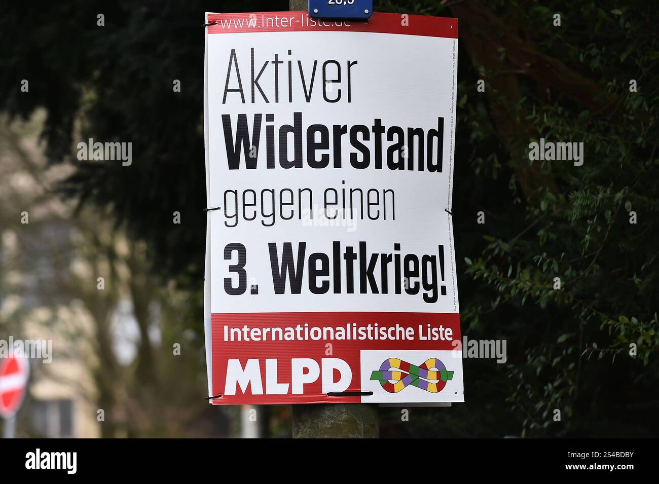 Wahlplakate - Bundestagswahl 2025 am 11.01.2025 in Bochum Wahlplakat der Partei MLPD ...