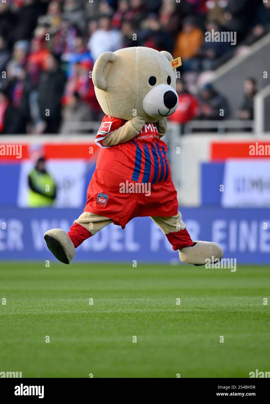 Maskottchen Paule 1. FC Heidenheim 1846 FCH Aktion Sprung 1. FC ...