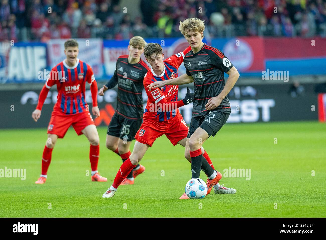 Paul Wanner (FC Heidenheim, #10), Tom Rothe (1. FC Union Berlin, #15 ...