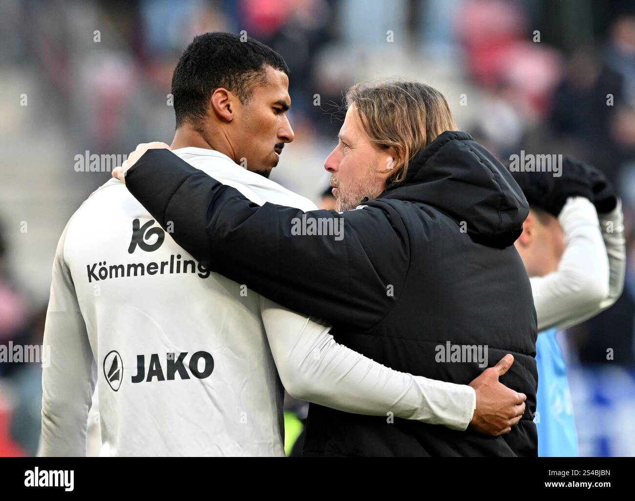 Mainz, Germany. 11th Jan, 2025. Soccer, Bundesliga, FSV Mainz 05 - VfL ...