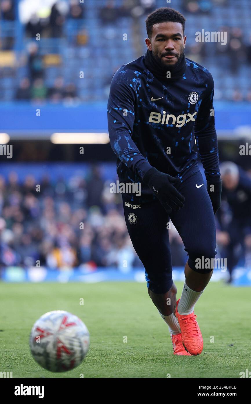 London, UK. 11th Jan, 2025. Reece James of Chelsea warms up before the ...