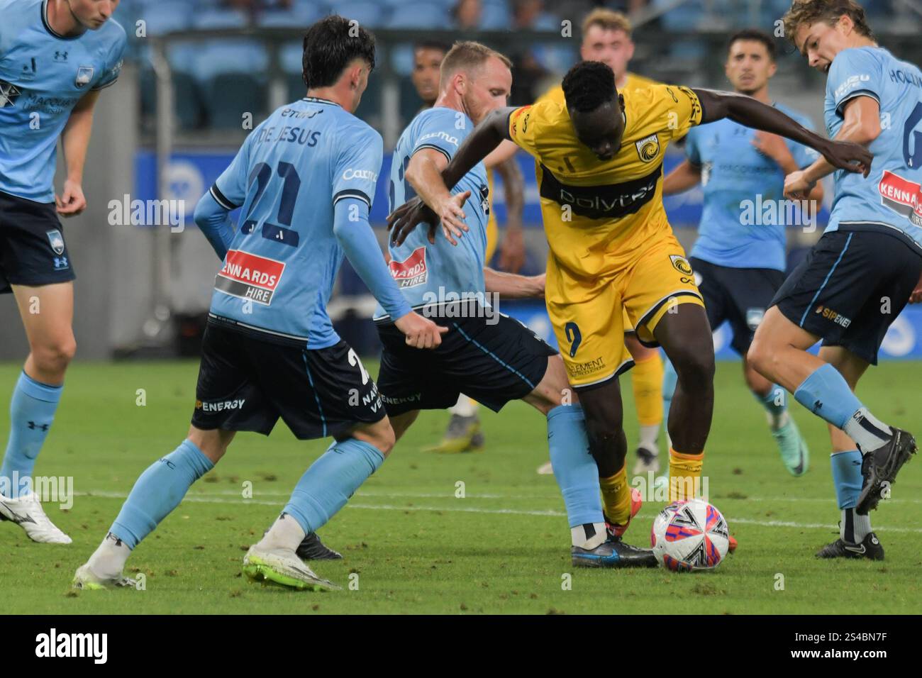 Paddington, Australia. 11th Jan, 2025. Alou Mawien Kuol (R) of Central ...