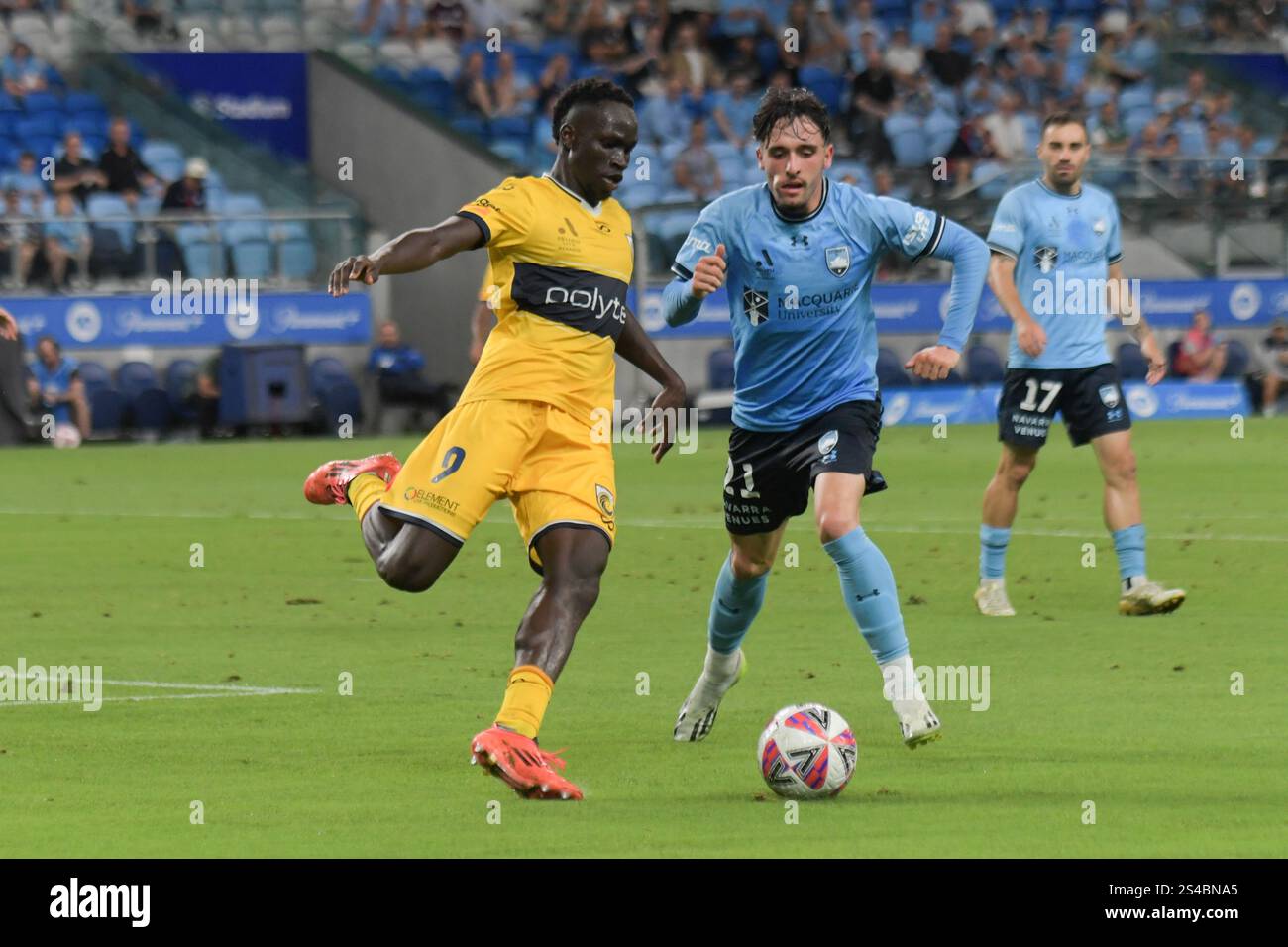 Paddington, Australia. 11th Jan, 2025. Alou Mawien Kuol (L) of Central ...
