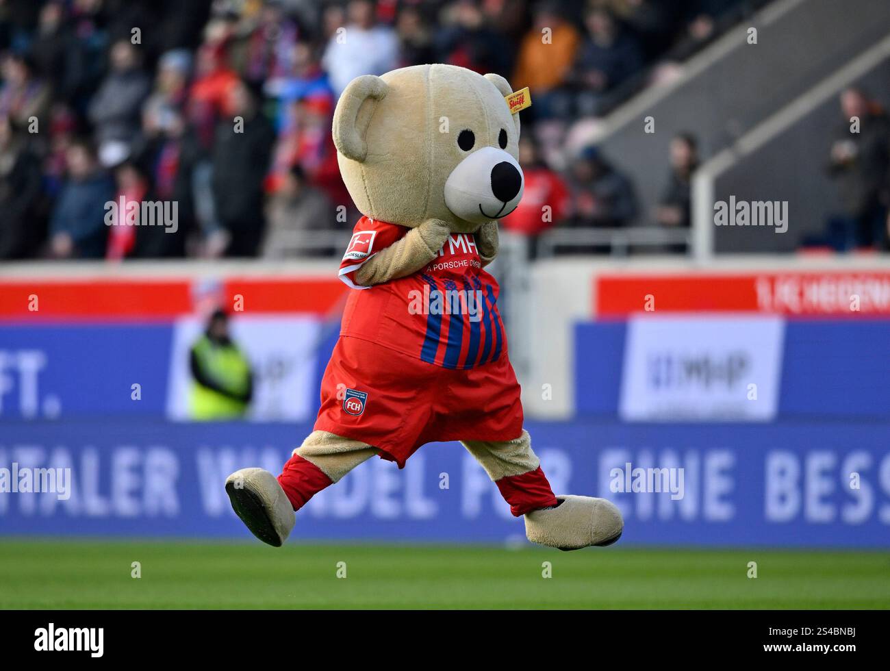 Heidenheim, Deutschland. 11th Jan, 2025. Maskottchen Paule 1. FC ...