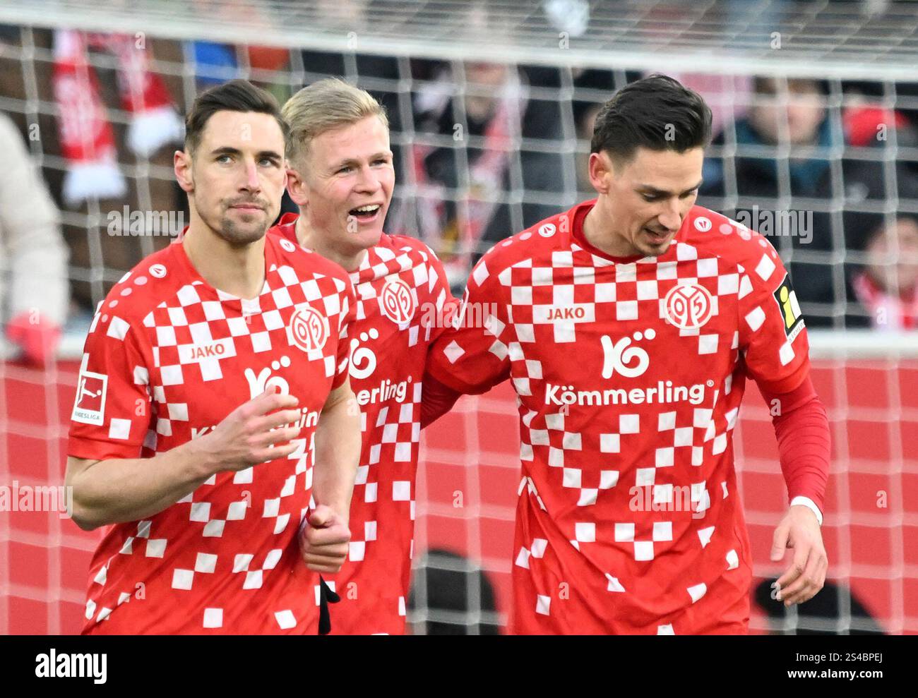 Mainz, Germany. 11th Jan, 2025. Soccer: Bundesliga, FSV Mainz 05 - VfL ...