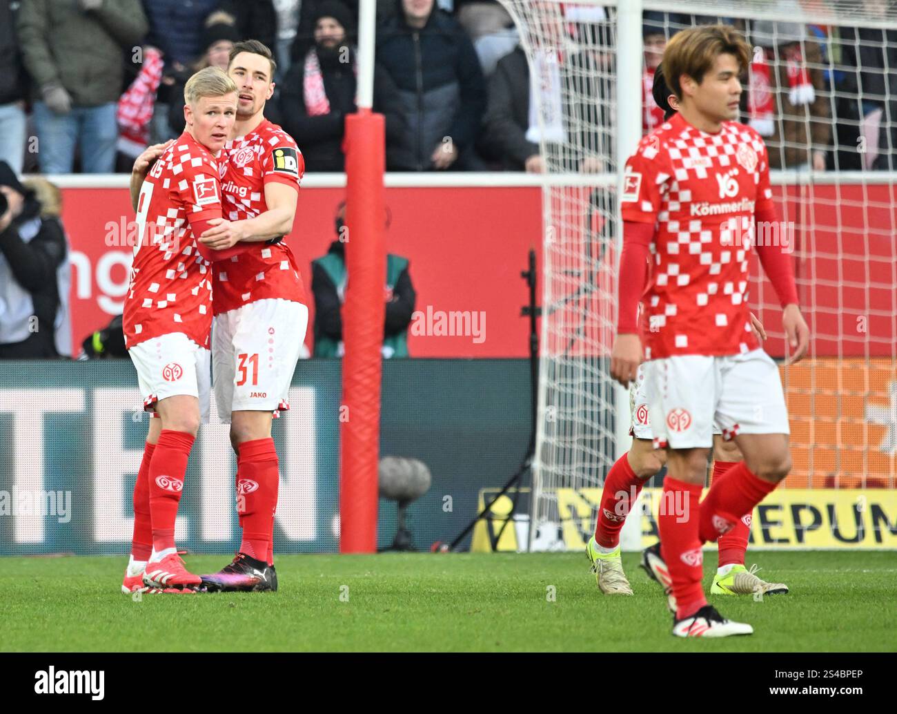 Mainz, Germany. 11th Jan, 2025. Soccer: Bundesliga, FSV Mainz 05 - VfL ...
