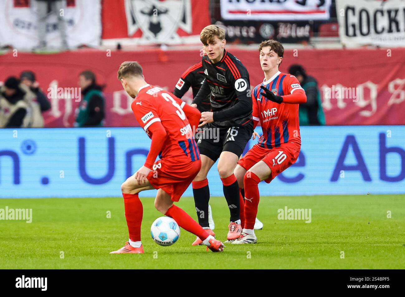 Heidenheim, Deutschland. 11th Jan, 2025. Jan Schoeppner (1.FC ...