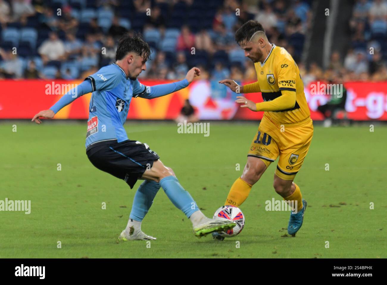 Paddington, Australia. 11th Jan, 2025. Zachary Payne de Jesus (L) of ...
