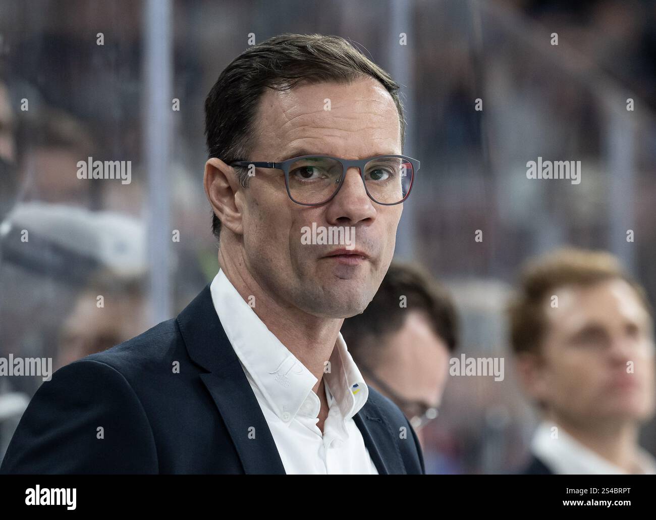 Marian Bazany (Co-Trainer, Fischtown Pinguins Bremerhaven). GER, EHC ...
