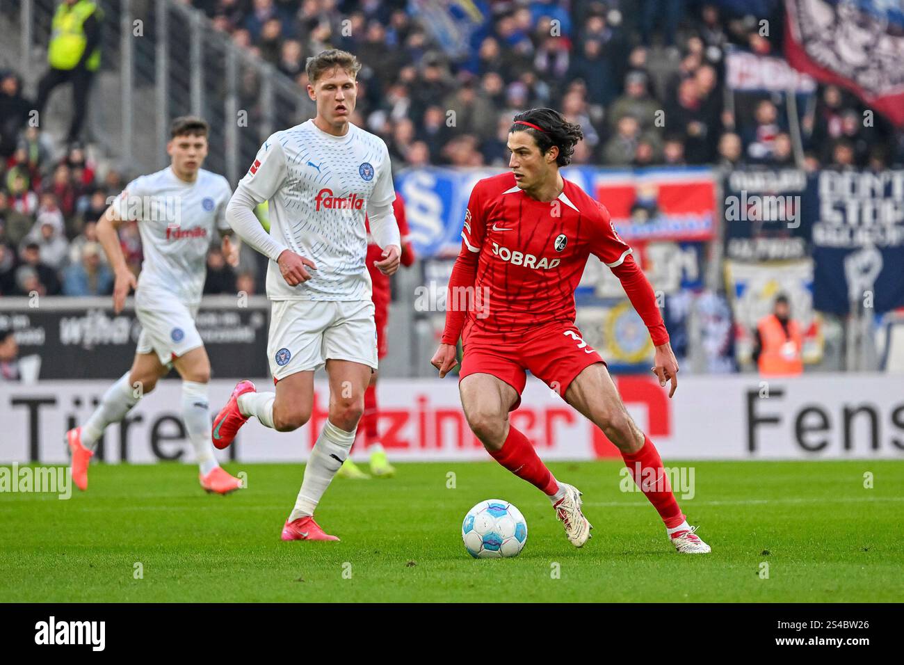 Freiburg, Deutschland. 11th Jan, 2025. Merlin Roehl (SC Freiburg, #34 ...