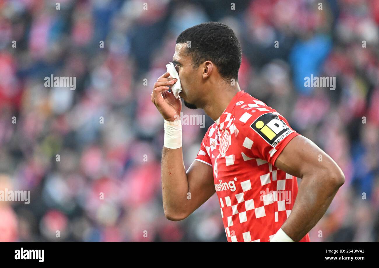 Mainz, Germany. 11th Jan, 2025. Soccer: Bundesliga, FSV Mainz 05 - VfL ...