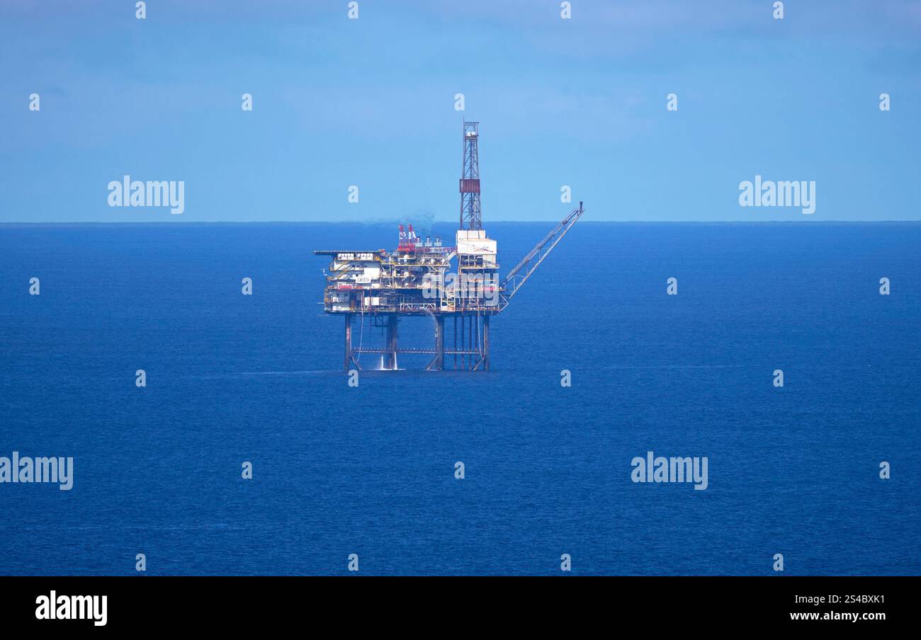 Gaviota oil refinery hi-res stock photography and images - Alamy