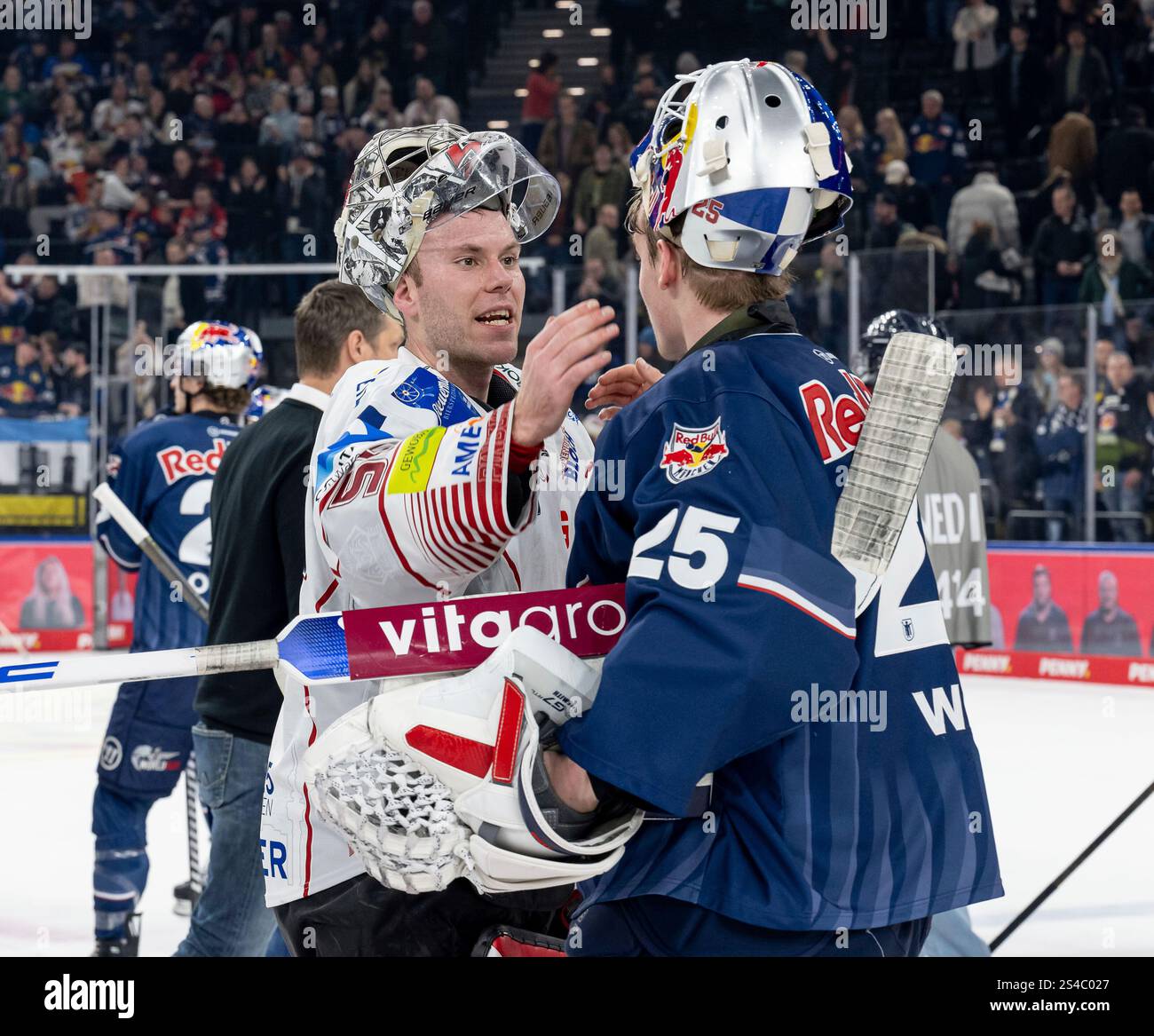 Muenchen, Deutschland. 10th Jan, 2025. Maximilian Franzreb (Torwart ...