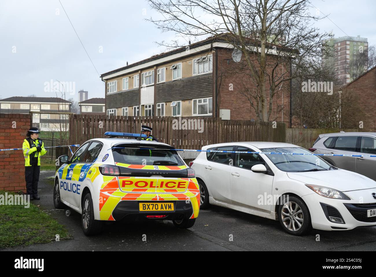 Police officers next forensics hi-res stock photography and images - Alamy