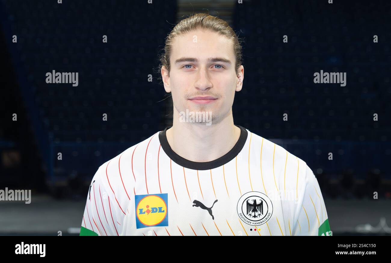 Hamburg, Germany. 10th Jan, 2025. Handball: DHB team media day before ...