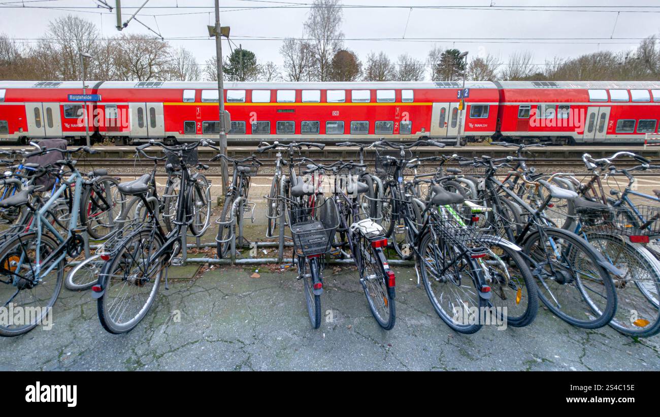 Bargteheide, Germany. 11th Dec, 2024. Commuters' bicycles are parked at ...