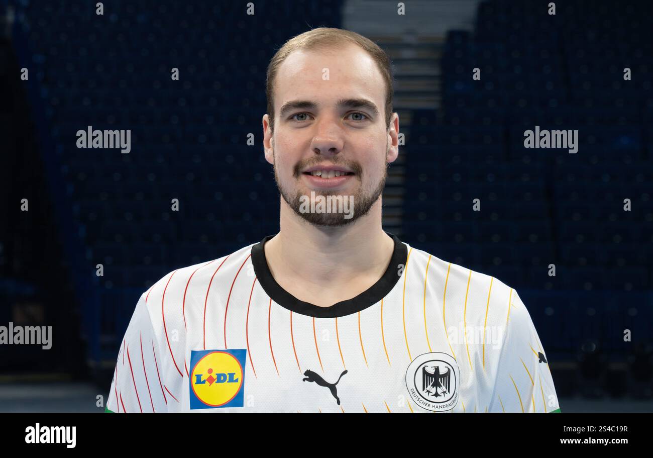 Hamburg, Germany. 10th Jan, 2025. Handball: DHB team media day before ...