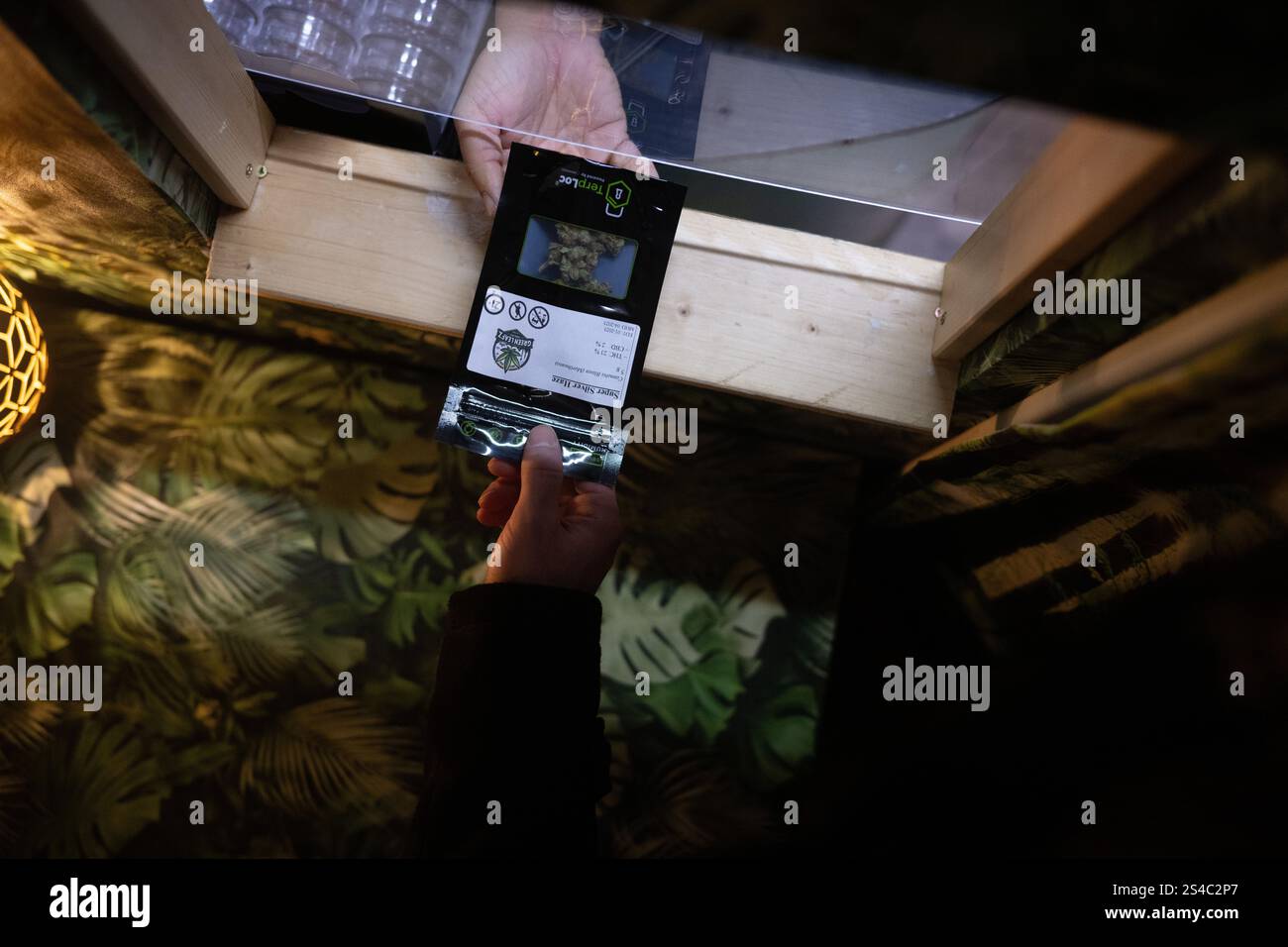 Berlin, Germany. 11th Jan, 2025. A harvest share is issued in the ...