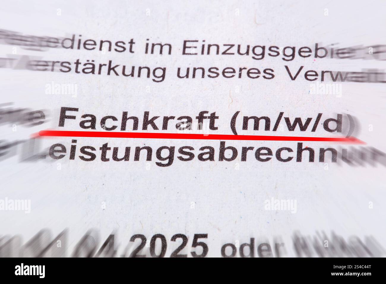 Nahaufnahme einer Stellenanzeige in einer Zeitung *** Close-up of a job ...