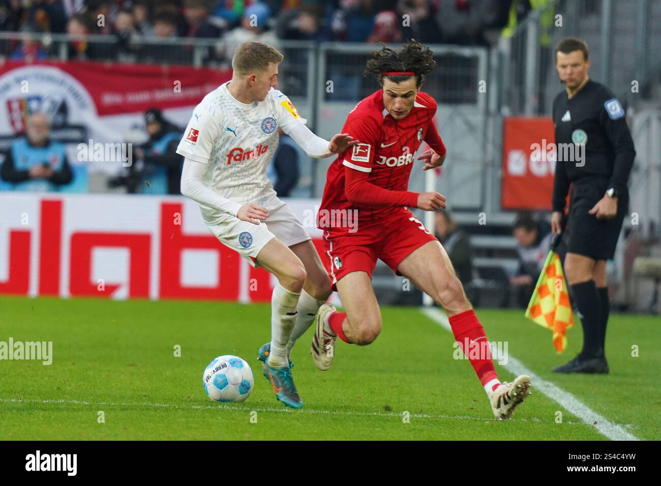 Freiburg, Deutschland. 11th Jan, 2025. David Zec (Holstein Kiel ) im ...