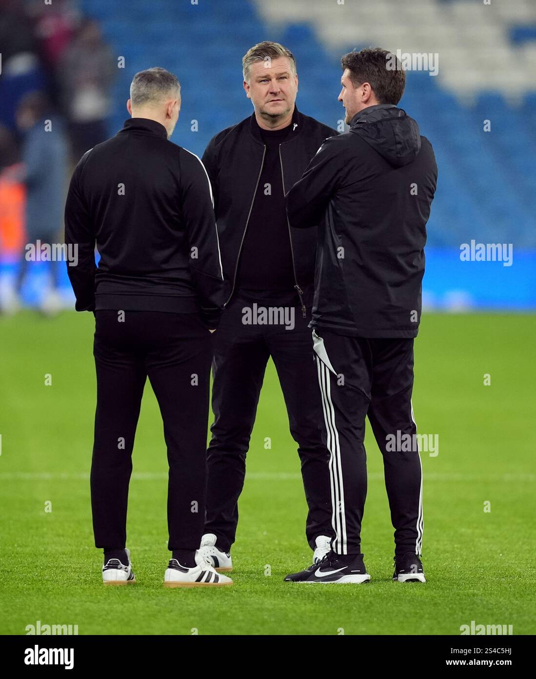 Salford City manager Karl Robinson with Ryan Giggs (left) and Alex ...