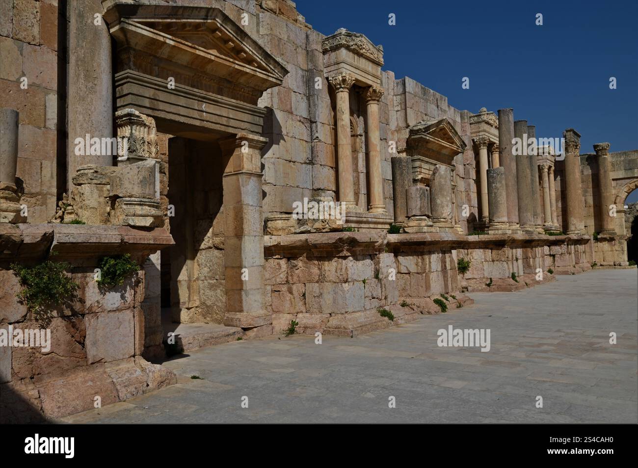 A view of the architectural ruins of the historic Roman city of Jerash ...