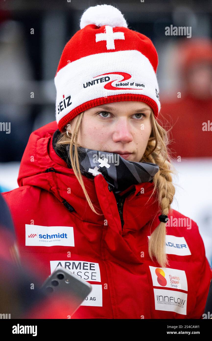 Natalie Maag (Schweiz) schaut bei der Siegerehrung zu, GER, FIL ...