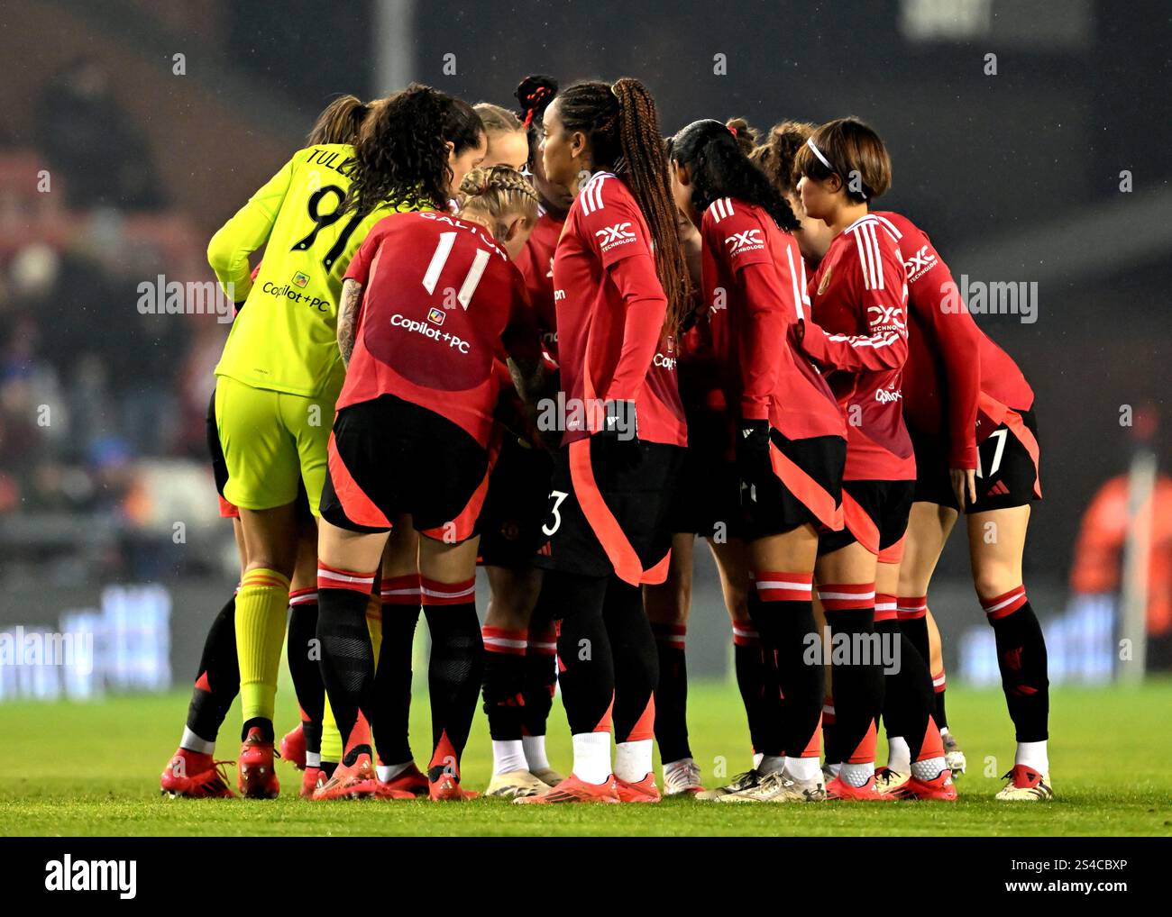 Manchester United have a team huddle ahead of the Adobe Women's FA Cup ...
