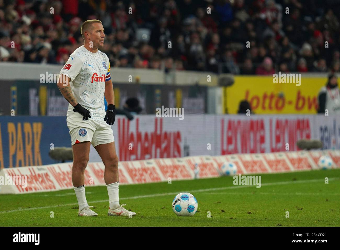 Freiburg, Deutschland. 11th Jan, 2025. Timo Becker (Holstein Kiel K17 ...