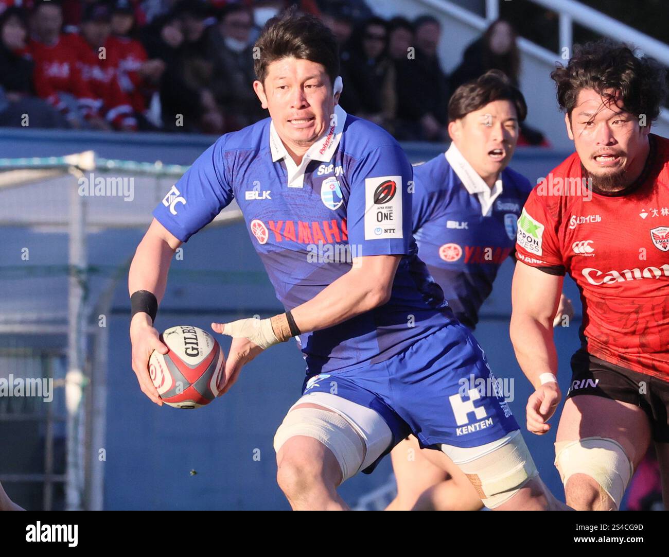 Yokohama, Japan. 11th Jan, 2025. Shizuoka BlueRevs lock Yuya Odo carries the ball during a Japan ...