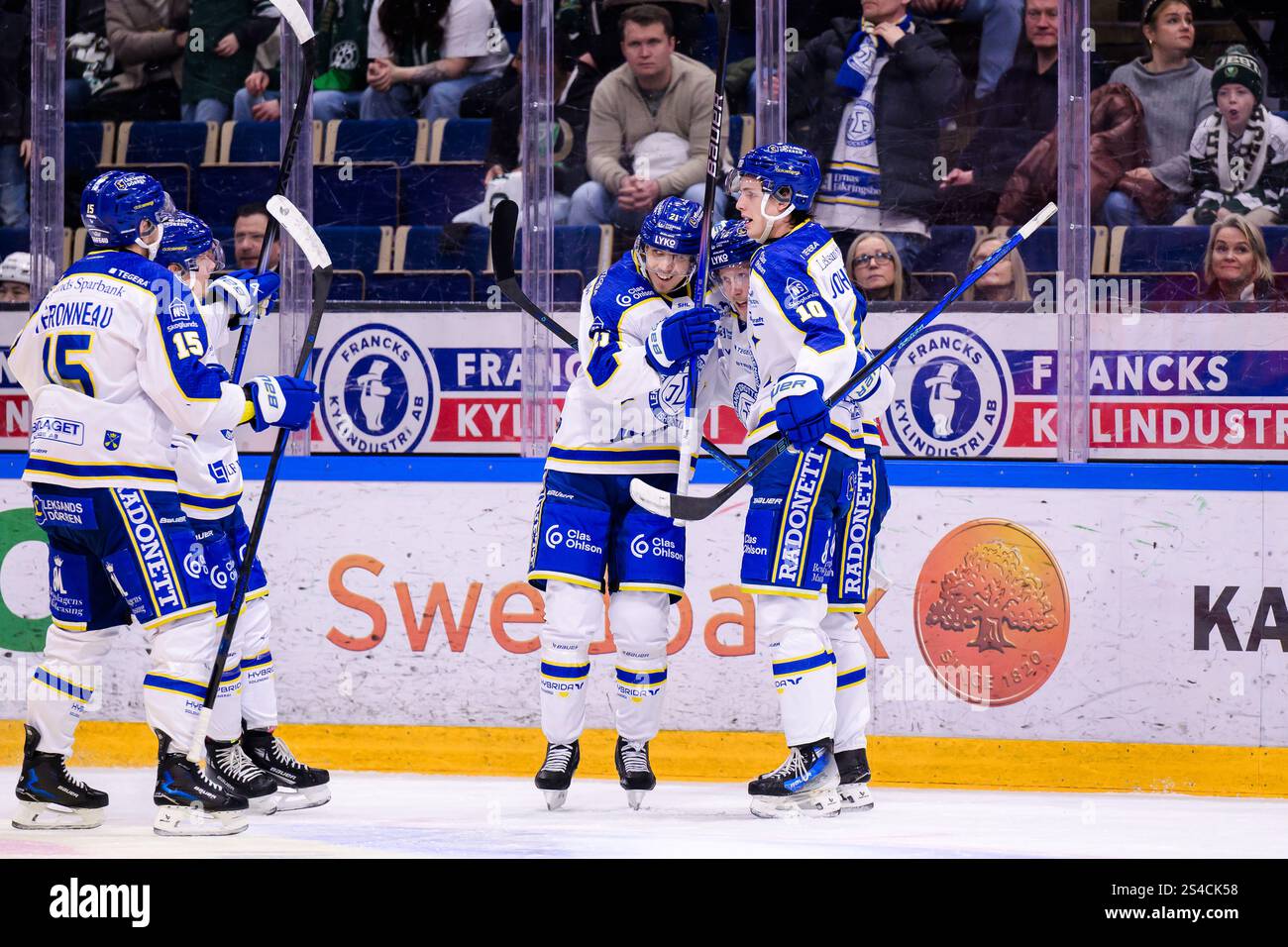 Karlstad, Sverige. 11th Jan, 2025. 250111 Leksands Joonas Lyytinen jublar efter han gjort 2-1 ...