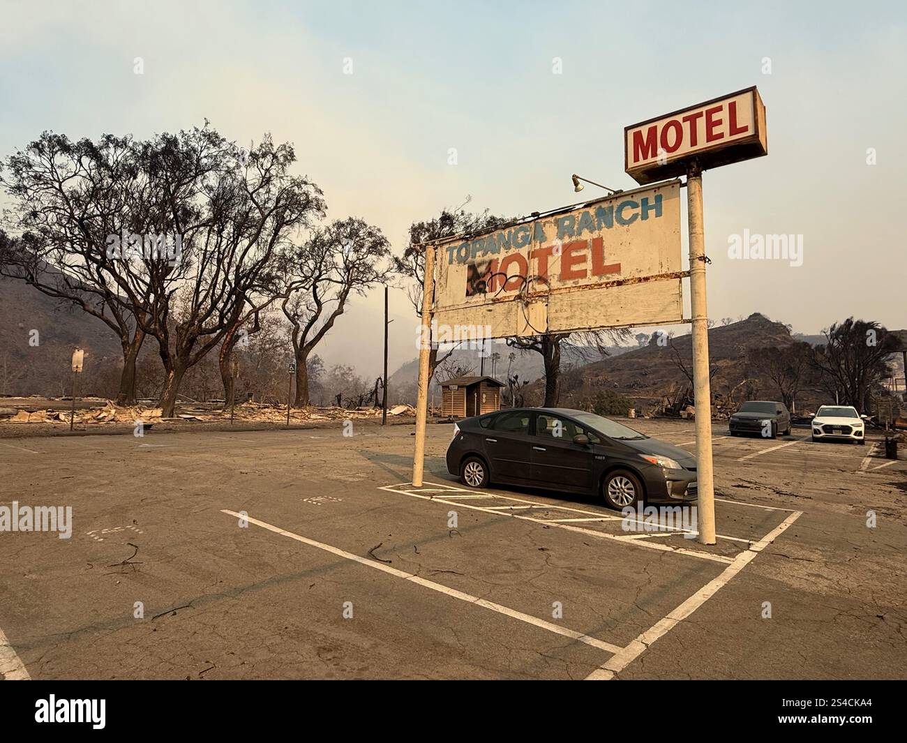 Pacific Palisades, California, USA. 8th Jan, 2025. The fire aftermath ...