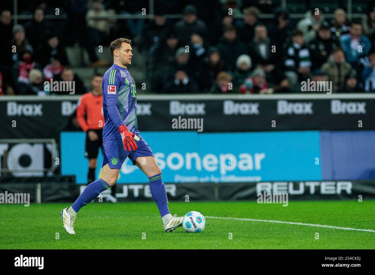 Manuel Neuer (FC Bayern M?nchen, 1) am Ball 1. Fussball Bundesliga, Borussia M?nchengladbach ...