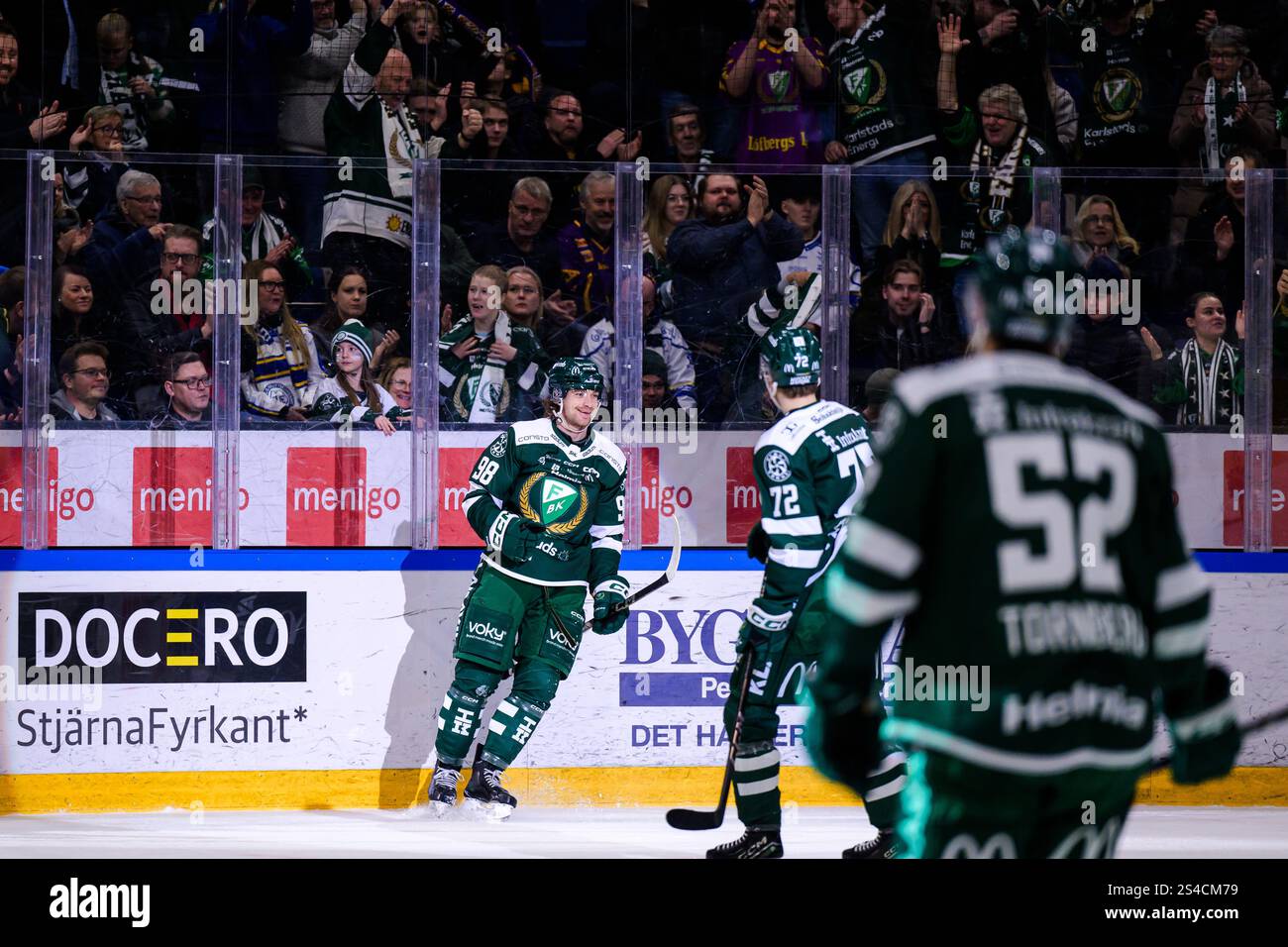 Karlstad, Sverige. 11th Jan, 2025. 250111 Färjestads Marian Studenic jublar efter han gjort 2-0 ...