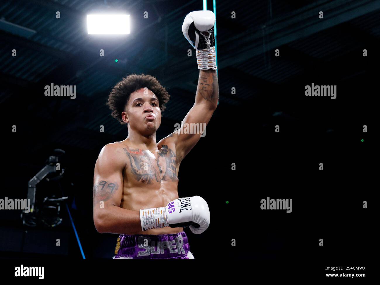 Mario Silva celebrates winning the Middleweight contest against ...