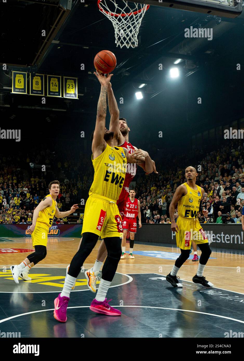 11.01.2025, EWE Arena, Oldenburg, GER, easy Credit-BBL, EWE Baskets ...