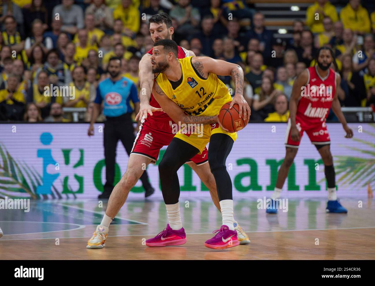 11.01.2025, EWE Arena, Oldenburg, GER, easy Credit-BBL, EWE Baskets ...