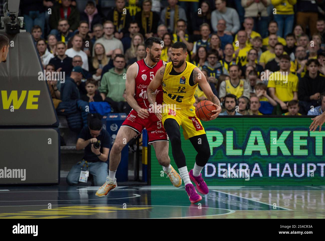 11.01.2025, EWE Arena, Oldenburg, GER, easy Credit-BBL, EWE Baskets ...