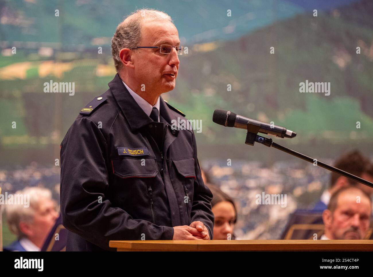 11 January 2025, Rhineland-Palatinate, Kröv: Fire and disaster control ...