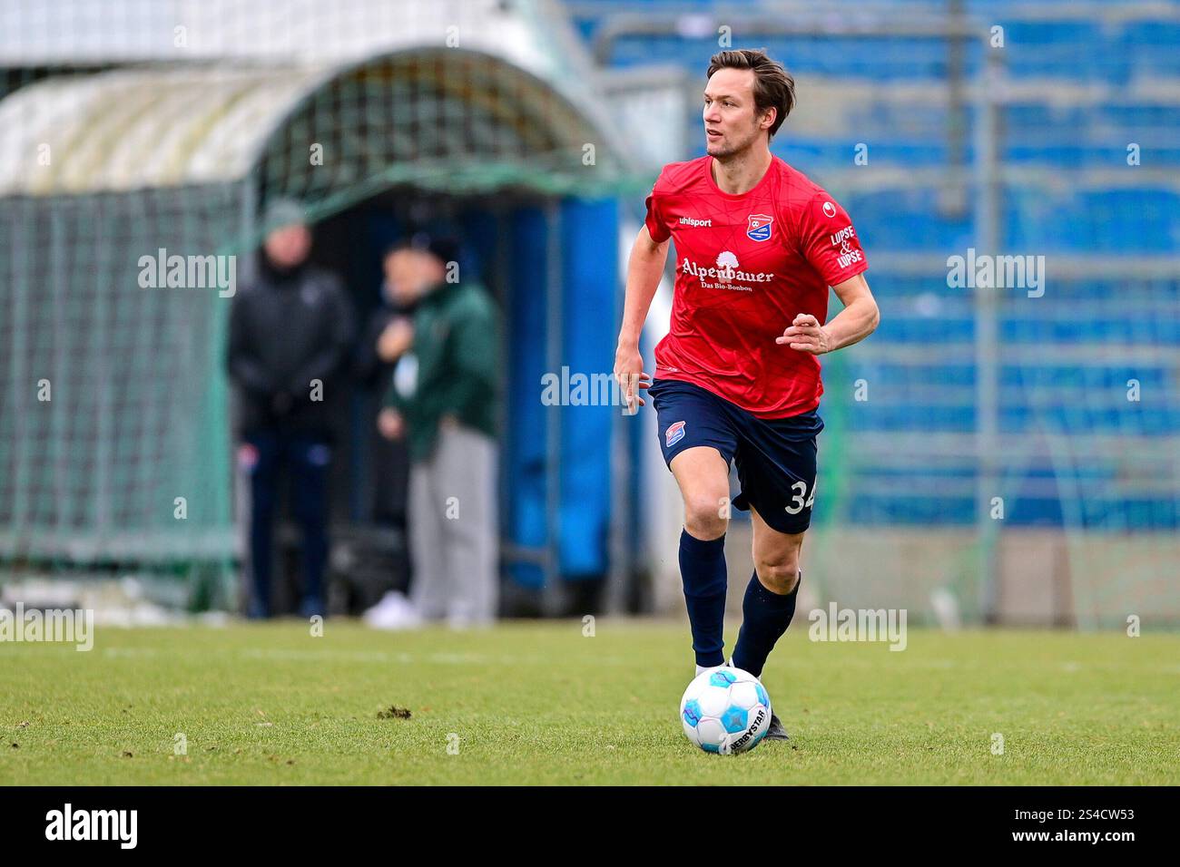 Unterhaching, Deutschland. 11th Jan, 2025. Tim Knipping (Unterhaching ...