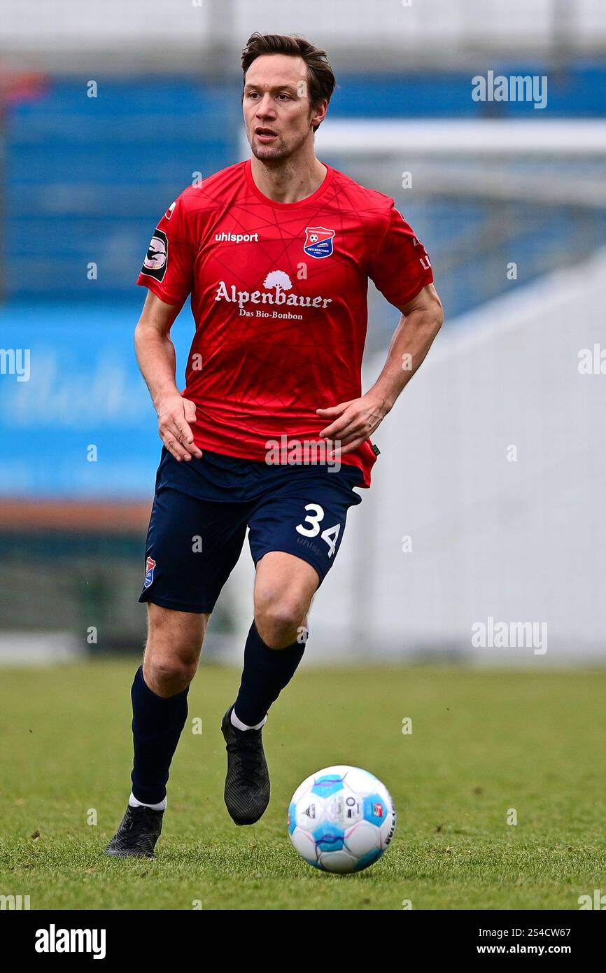 Unterhaching, Deutschland. 11th Jan, 2025. Tim Knipping (Unterhaching ...
