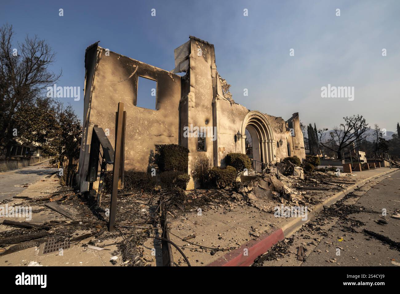 Altadena, USA. 10th Jan, 2025. Aftermath from the Eaton Fire in the ...