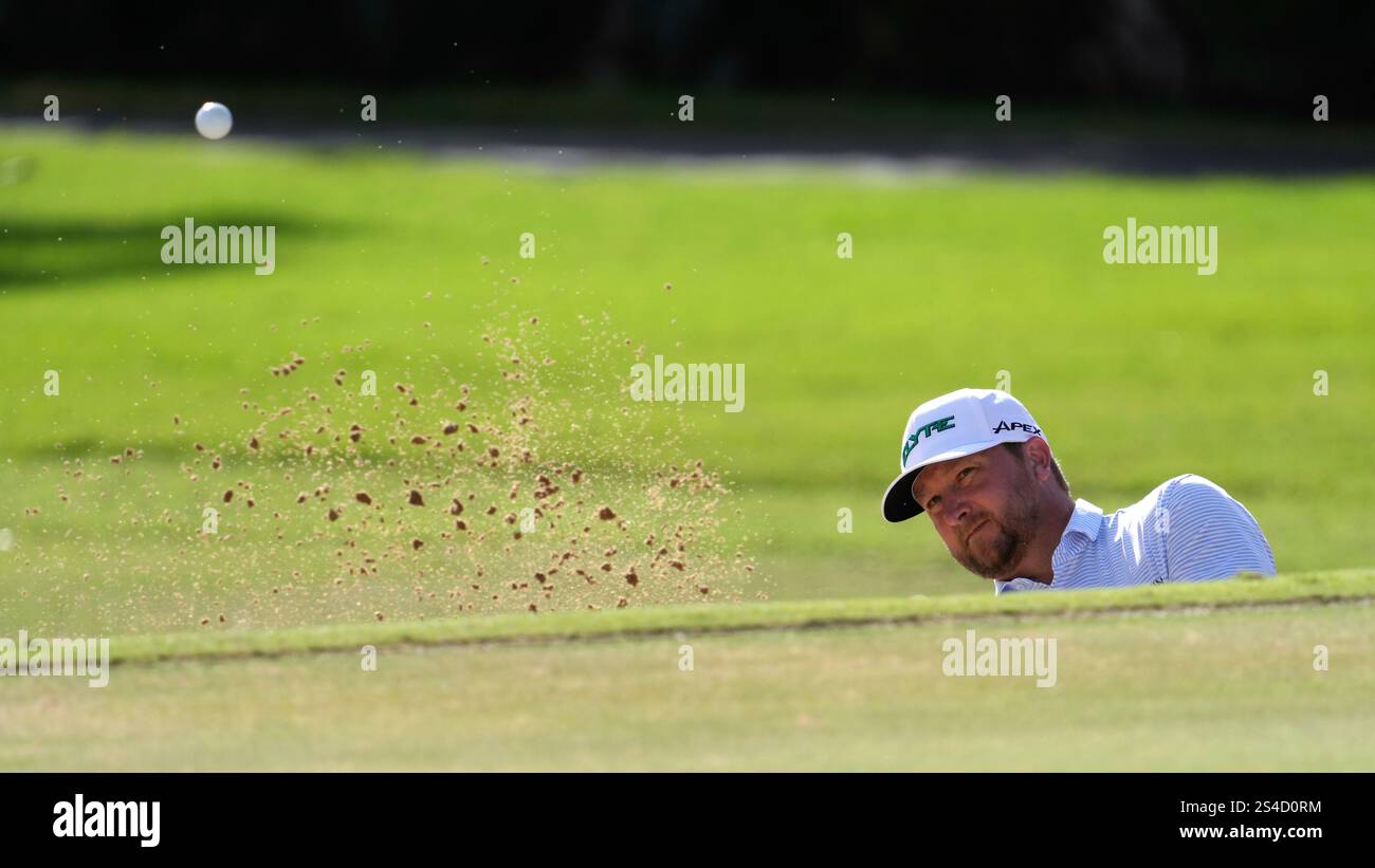 Brice Garnett watches his bunker shot on the first hold during the ...