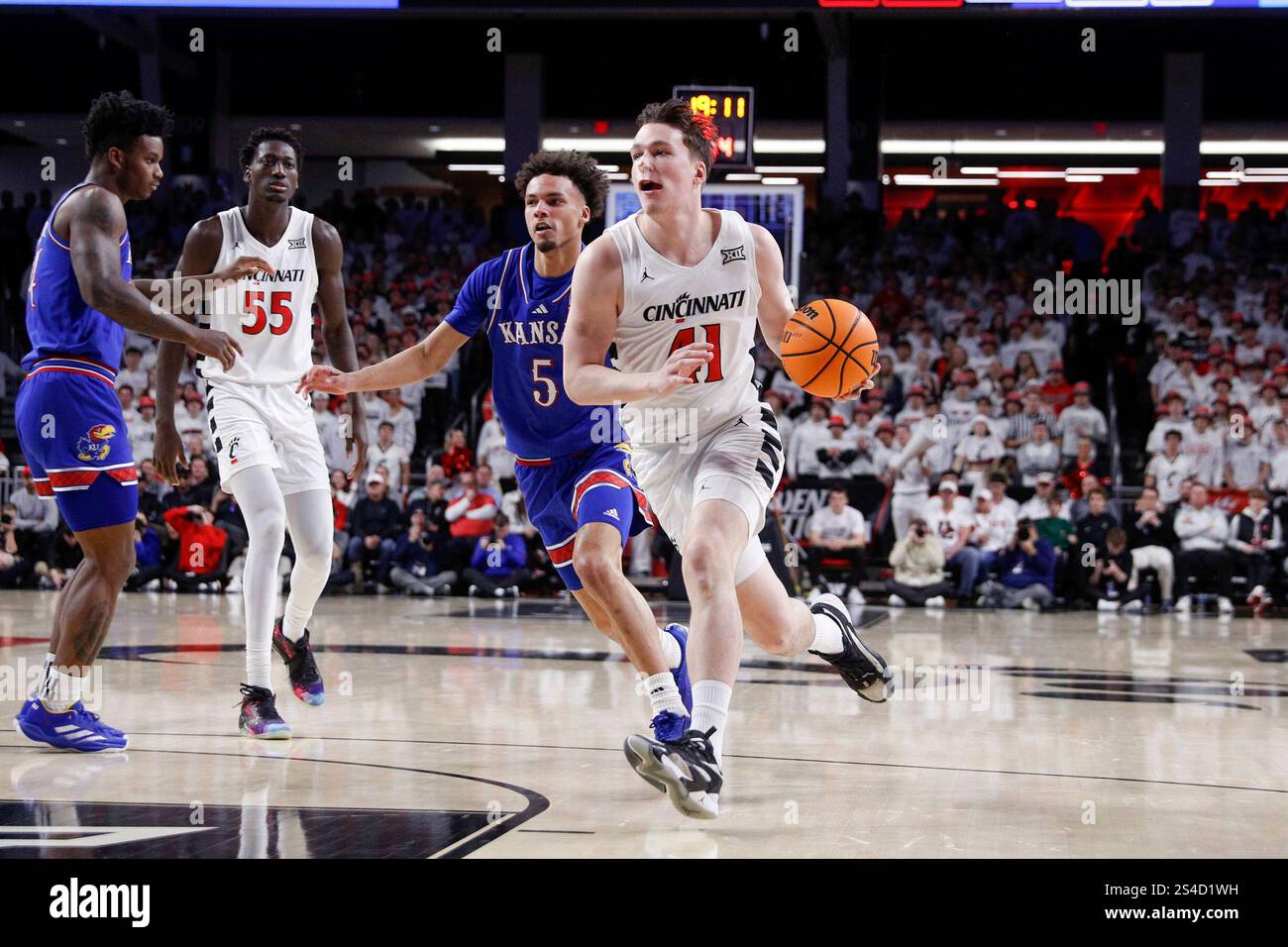 CINCINNATI, OH - JANUARY 11: Cincinnati Bearcats guard Simas Lukosius ...