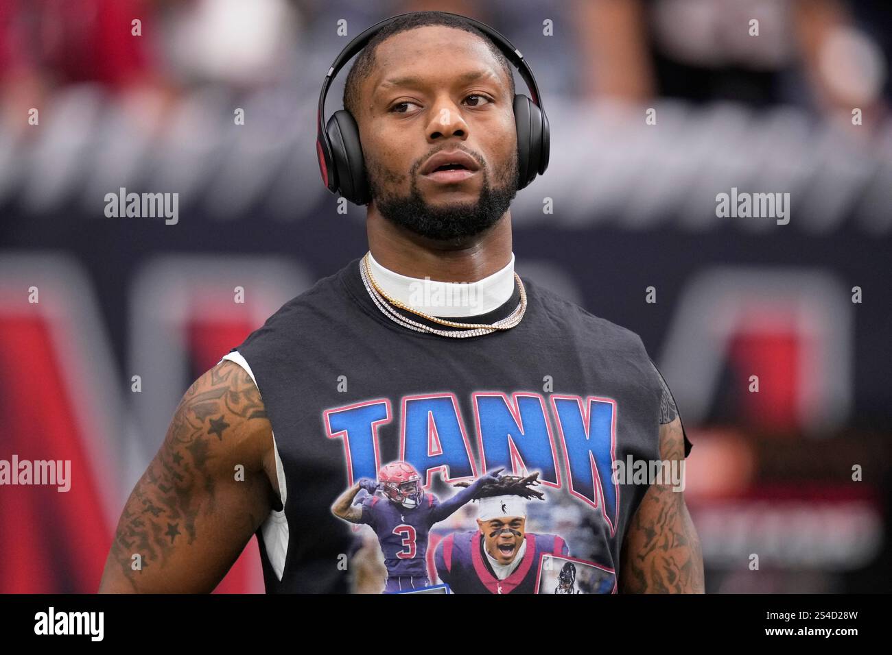 Houston Texans running back Joe Mixon warms up before an NFL wild-card ...