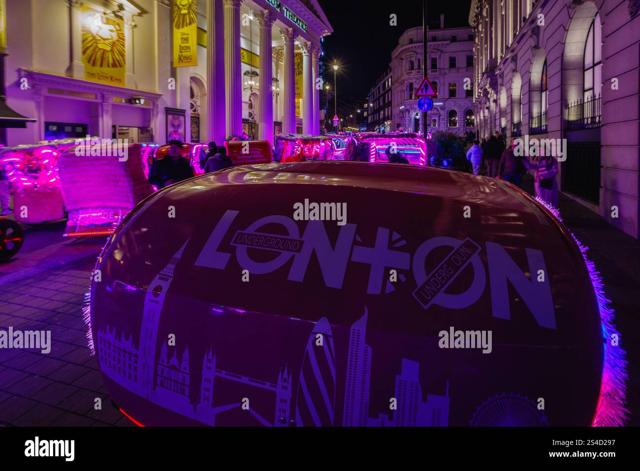 Several rickshaws await theatre-goers outside the Lyceum Theatre in ...
