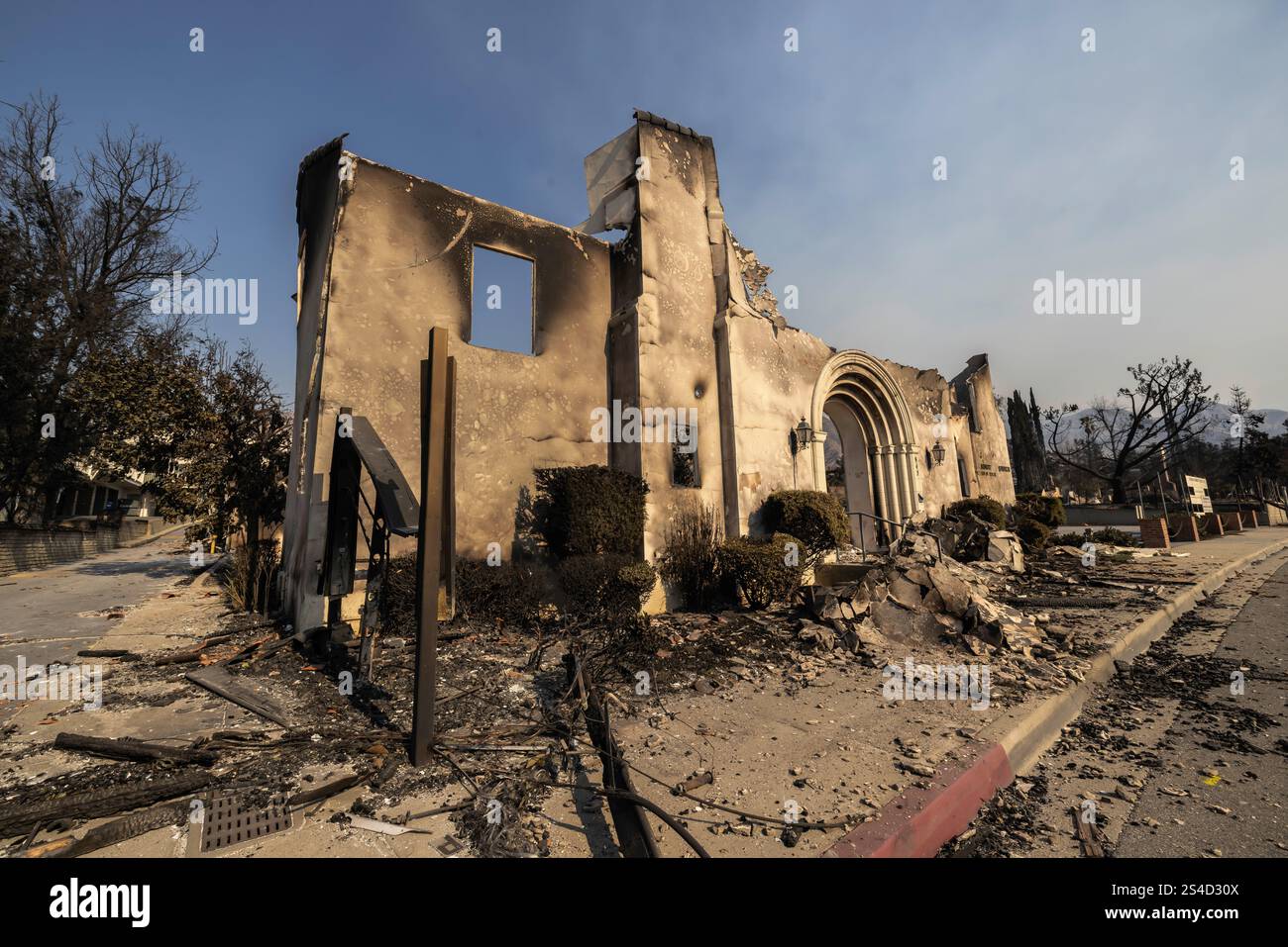 Altadena, USA. 10th Jan, 2025. Aftermath from the Eaton Fire in the ...