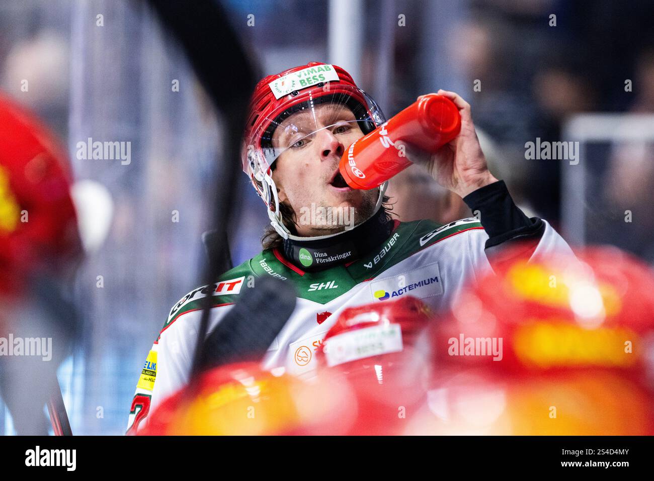 250111 Modos Jesper Olofsson under ishockeymatchen i SHL mellan Linköping och Modo den 11 ...