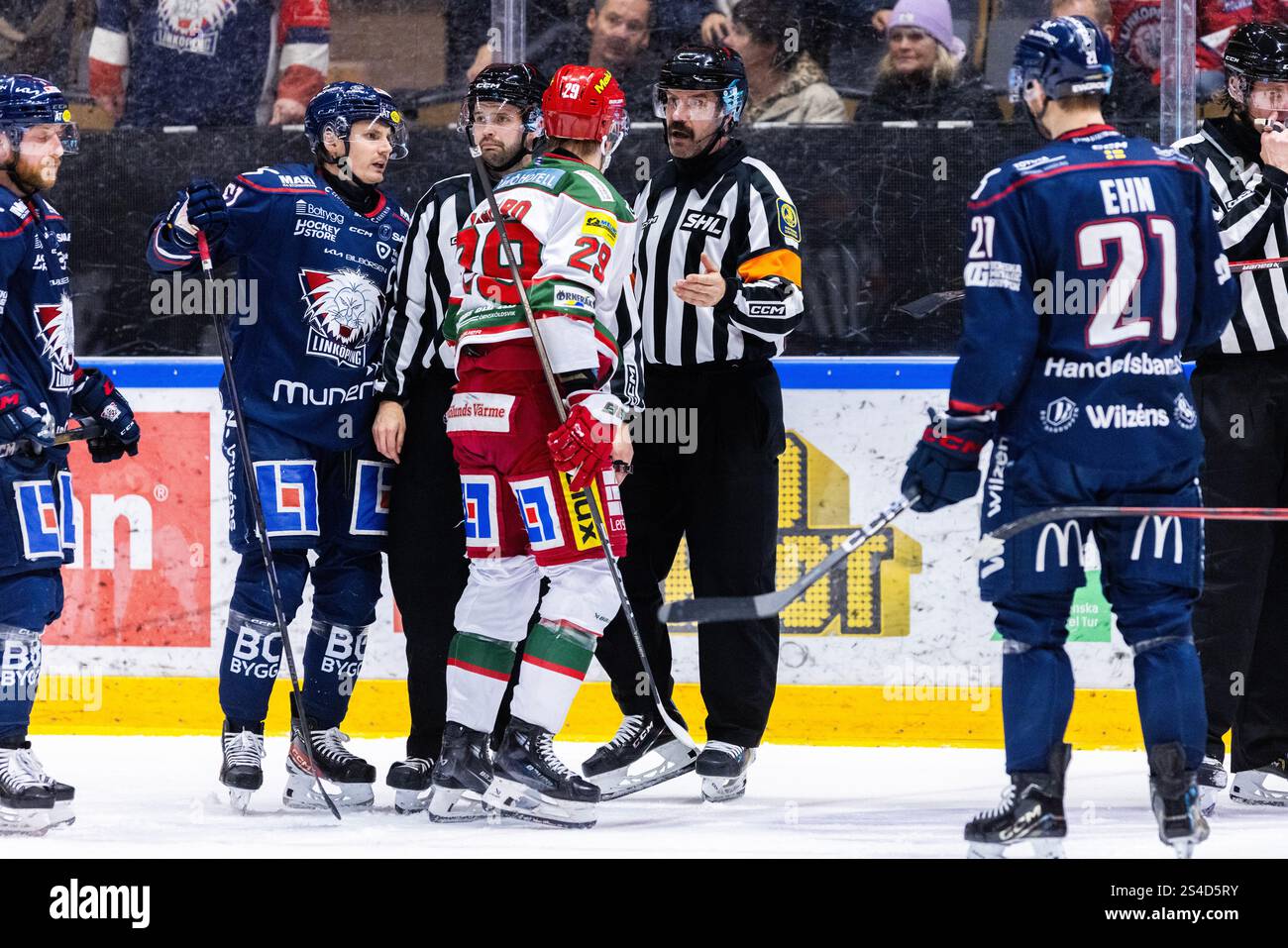 250111 Linköpings Markus Ljungh och Modos Mikkel Aagaard i samtal med Domare Daniel Wessner ...